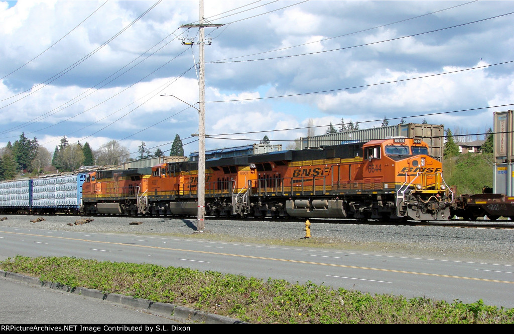 BNSF 6644 South at Bayside